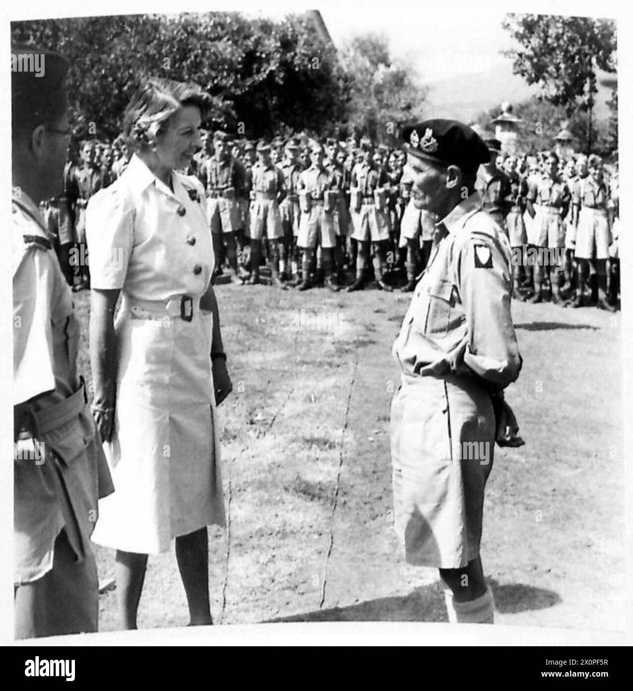 GENERAL MONTGOMERY IN SICILY (VARIOUS) - General Montgomery chatting ...