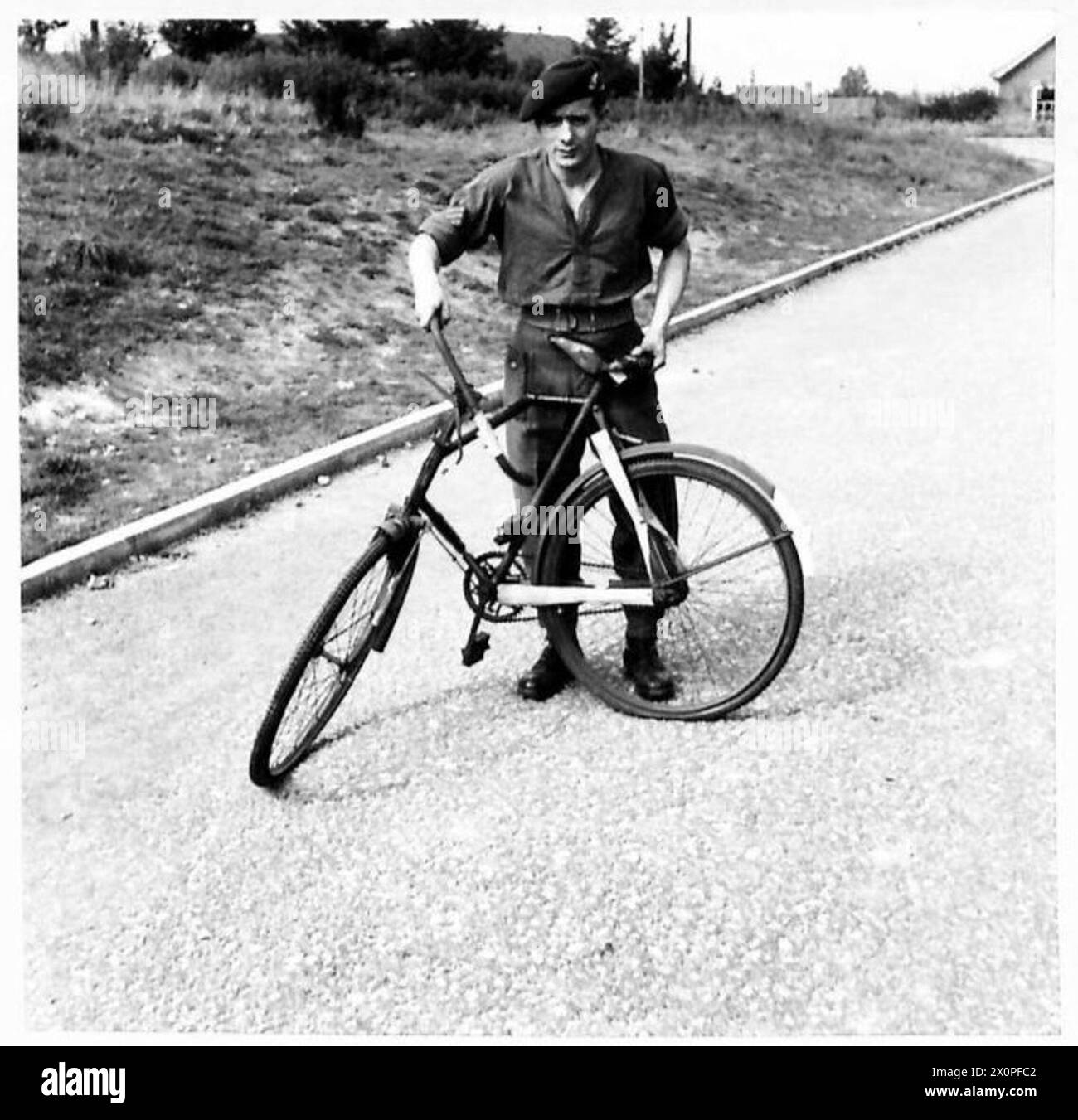 Folding bicycle army hi-res stock photography and images - Alamy