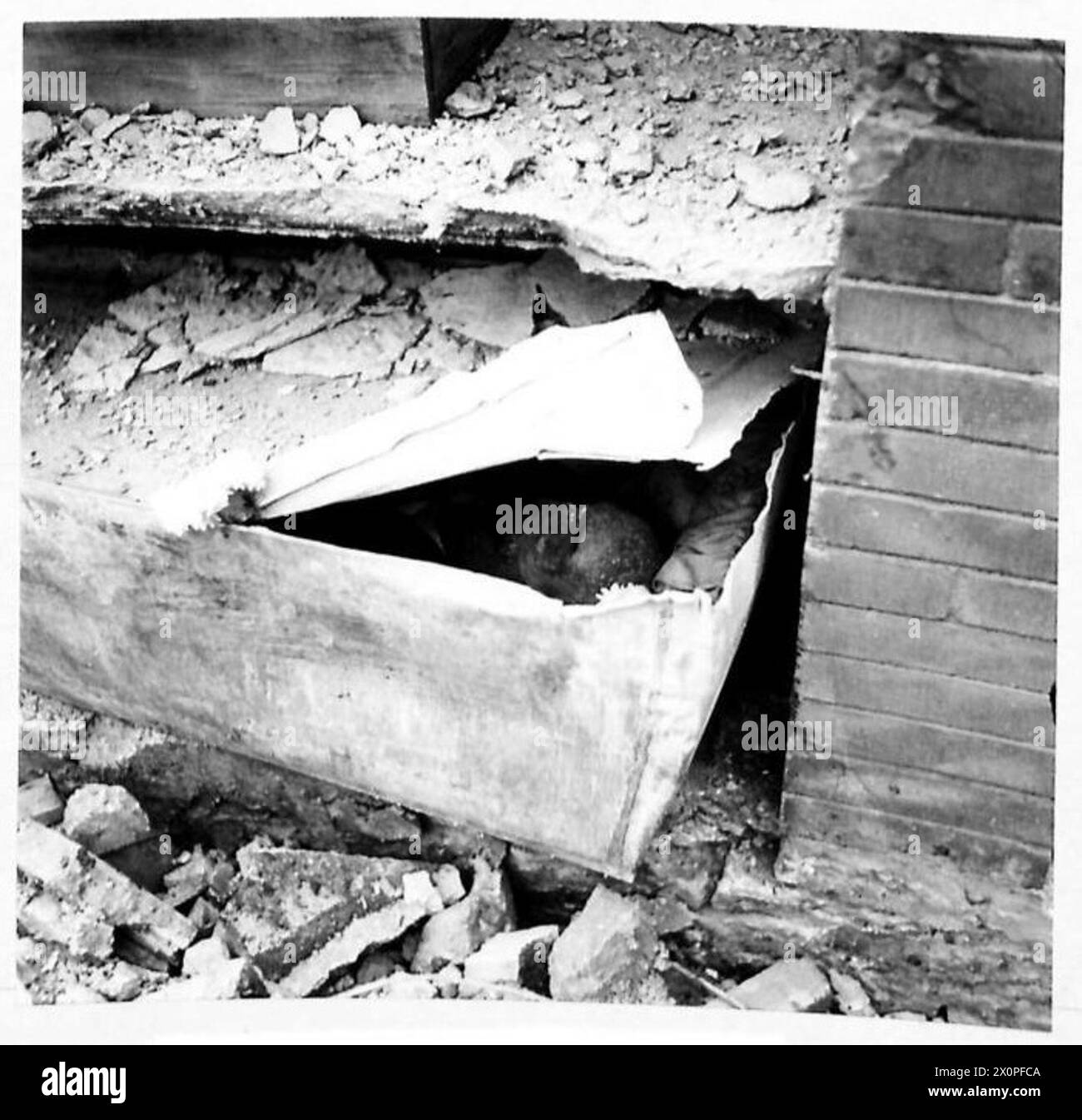 GERMAN ATTROCITIES AT VINCHIATURO - The lead coffins holding the ...