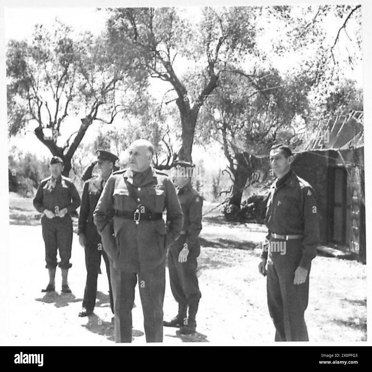 ITALY : C-IN-C MEDITERRANEAN THEATRE VISITS ARMY IN FIELD - General ...