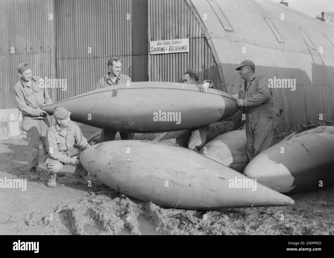UNITED STATES EIGHTH AIR FORCE IN BRITAIN, 1942-1945 - Ground crew of ...