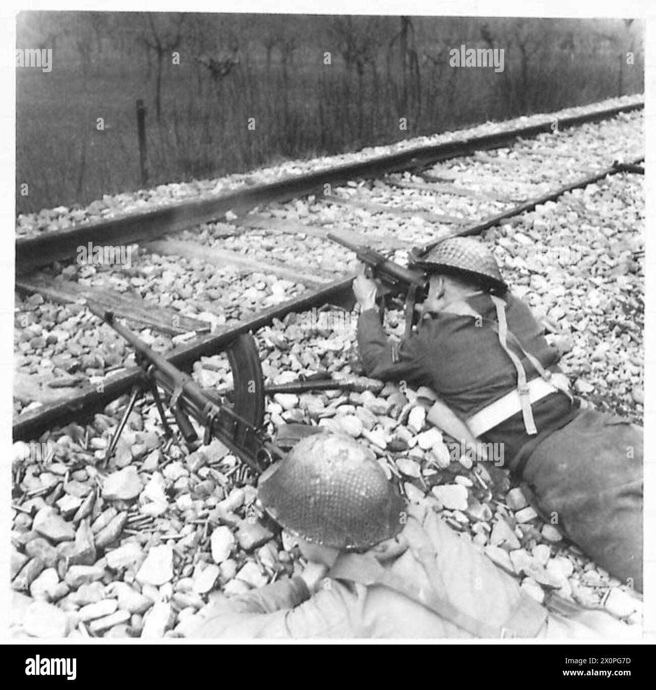 78 DIVISION TRAINING SCHOOL - A Bren and a M.3 sub-machine gun of a ...