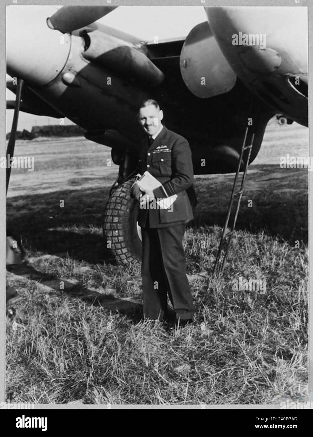 AIR MARSHAL SIR RODERIC HILL FLIES TO FRANCE - For story see CH.13916 ...