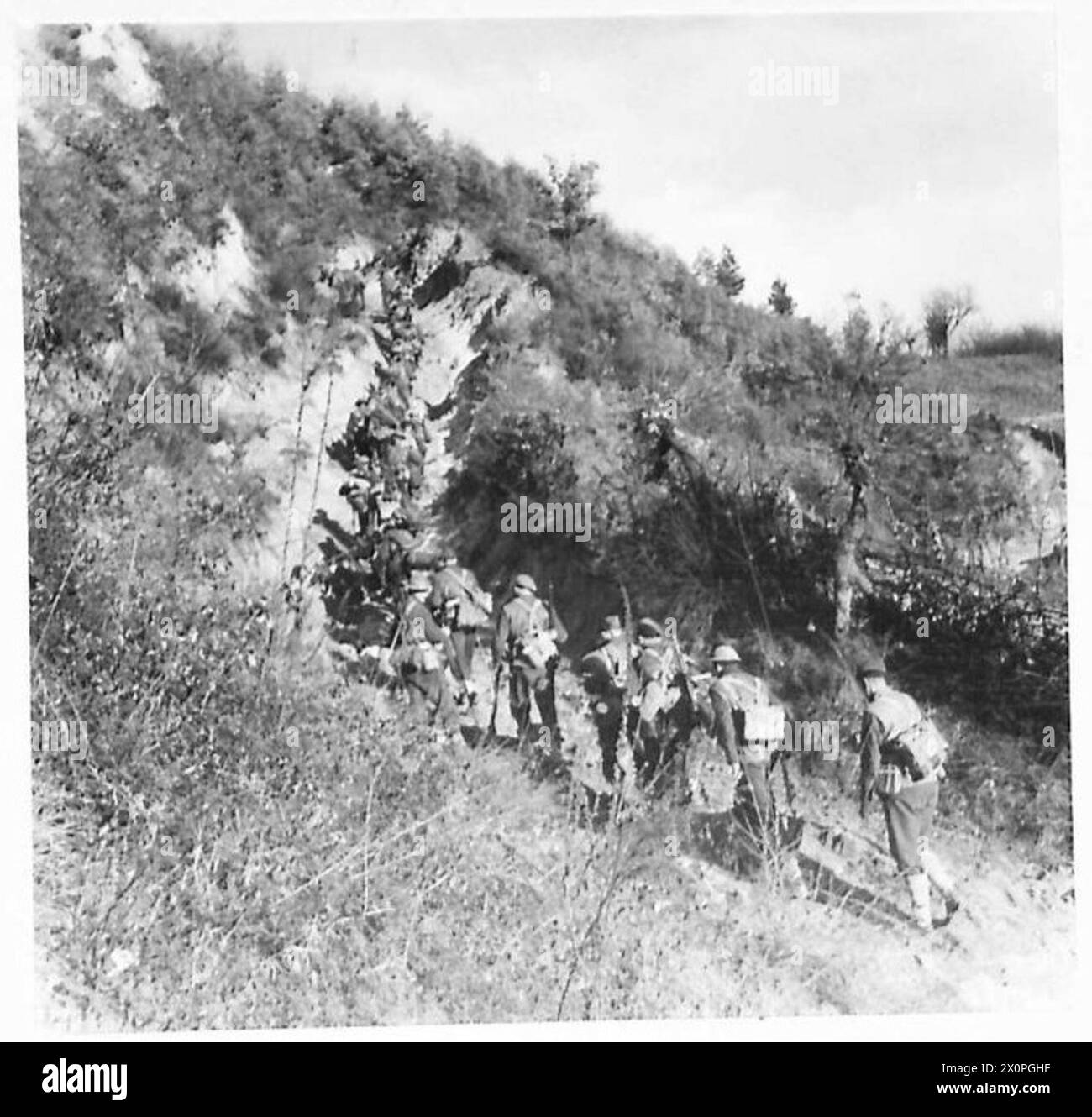 FIFTH ARMY : VARIOUS -THE GUARDS MOVE UP- - The Guardsmen during their ...