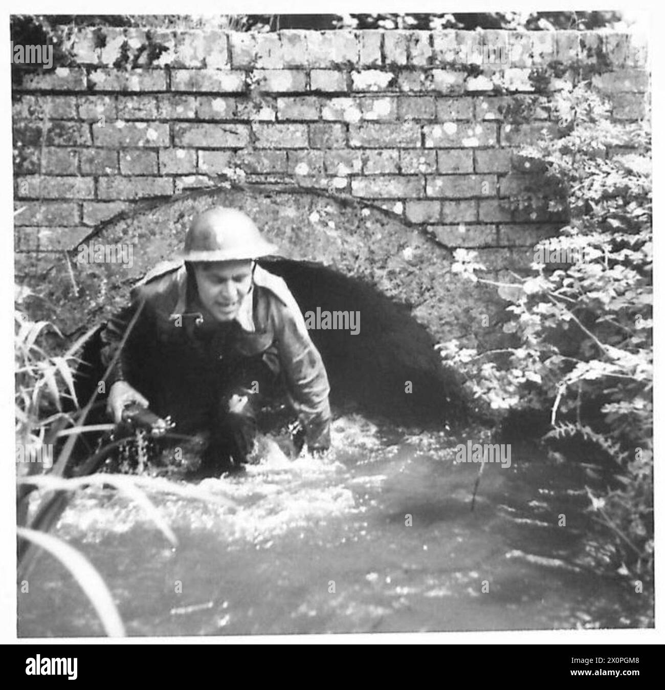 Crawl under Black and White Stock Photos & Images - Alamy
