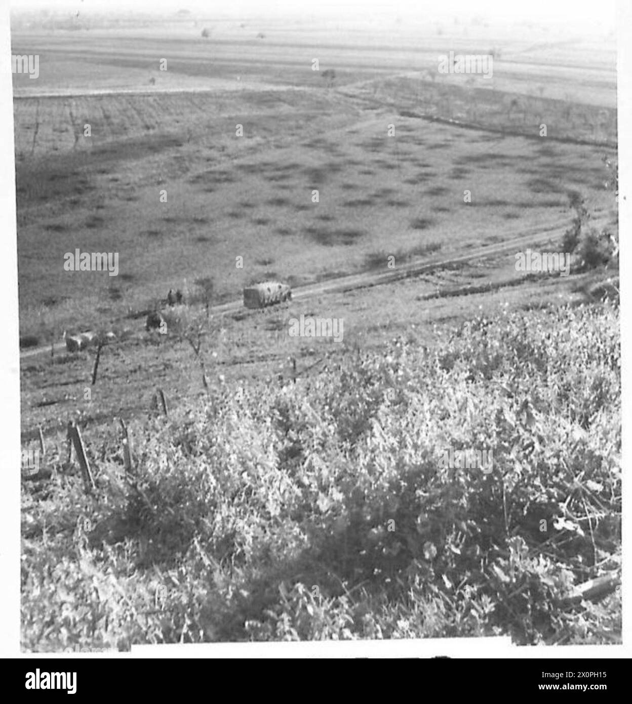 ITALY : EIGHTH ARMY - The view from the top of the escarpment into the ...