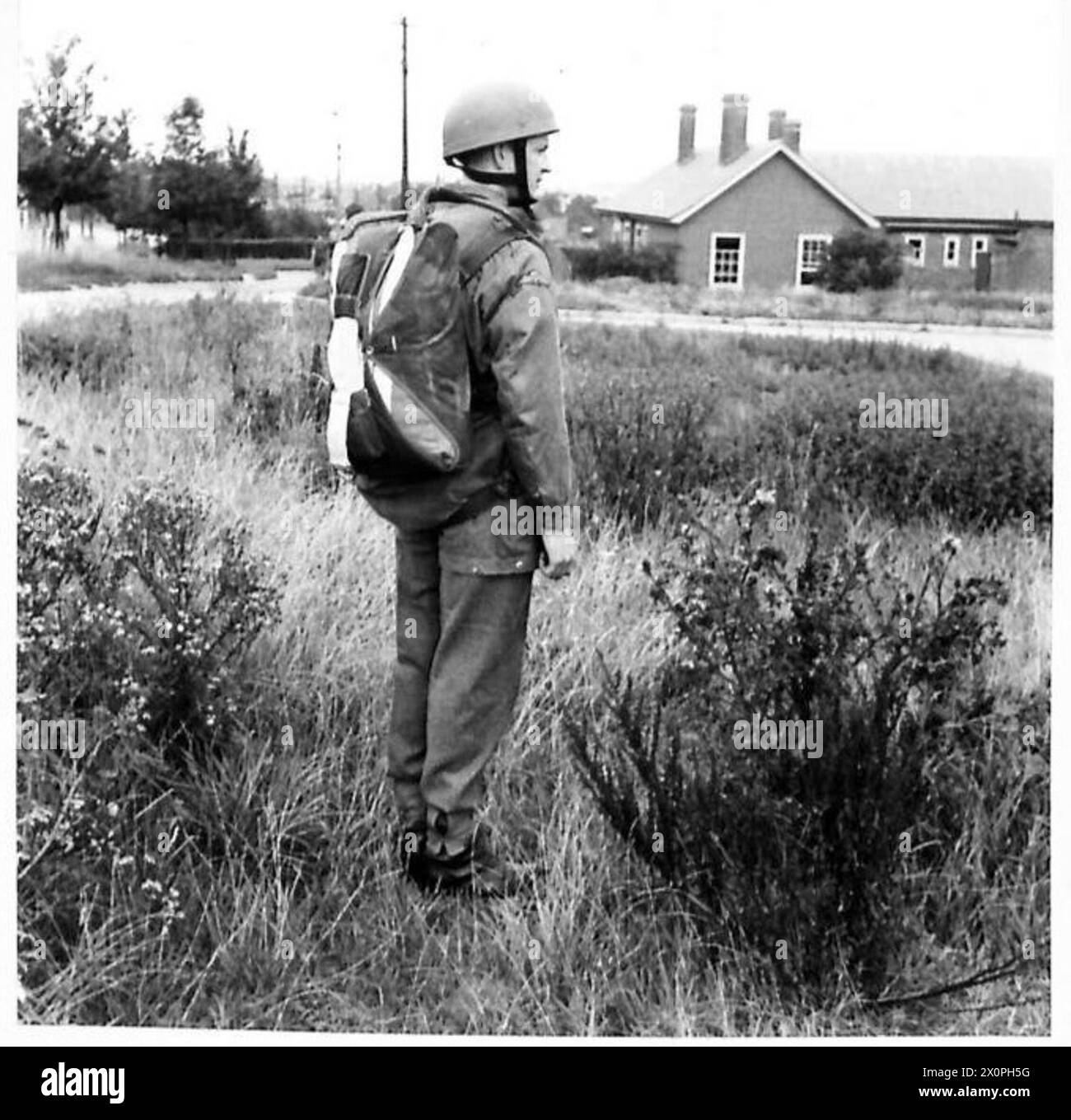 AIRBORNE DIVISION EQUIPMENT - Parachutist equipped ready for jumping ...