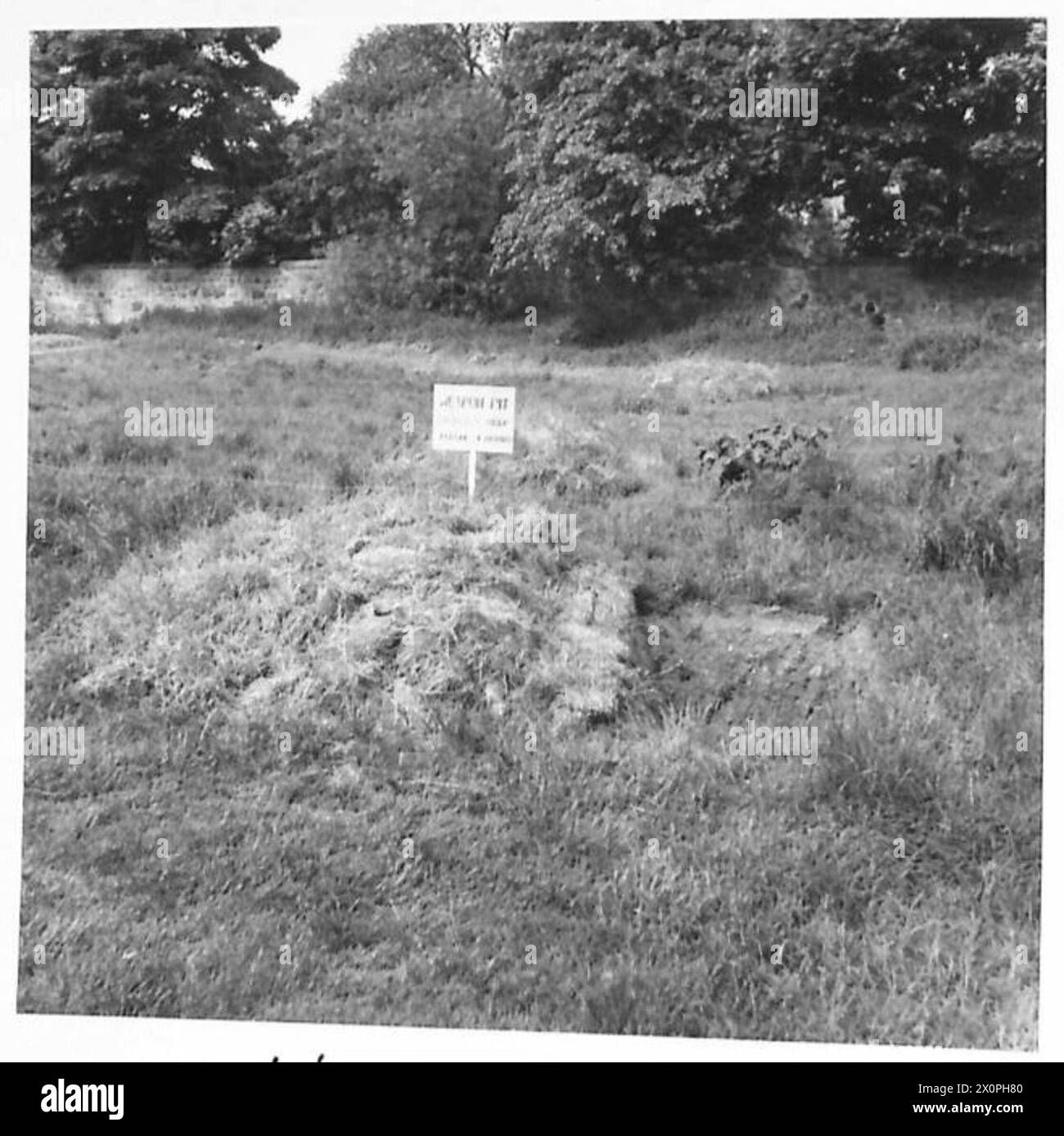 Building trench Cut Out Stock Images & Pictures - Alamy