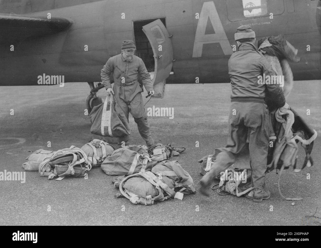 UNITED STATES EIGHTH AIR FORCE IN BRITAIN, 1942-1945 - Ground crew of ...