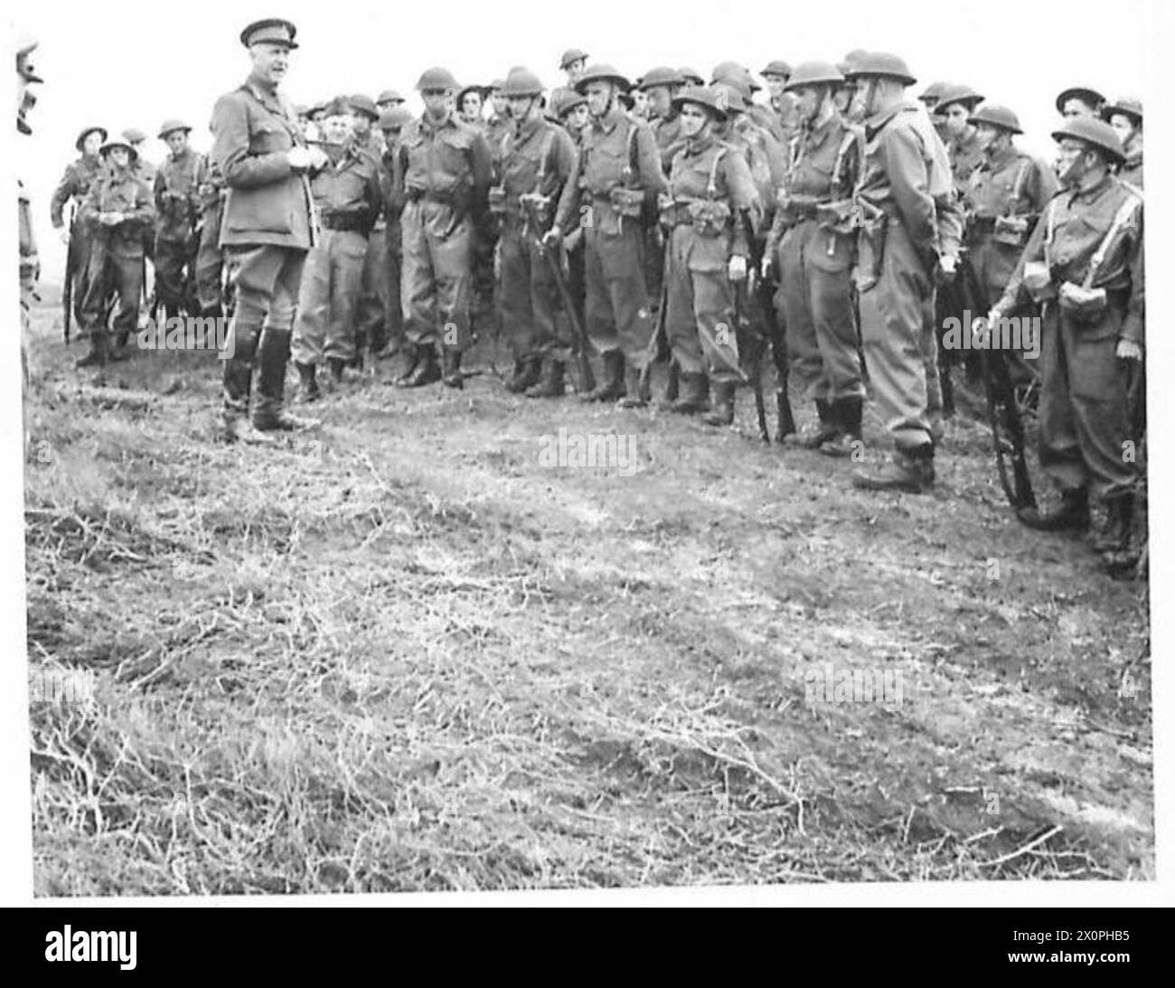 ULSTER HOME GUARD CAMP - Lt. General Franklyn talking to "Men of Down ...