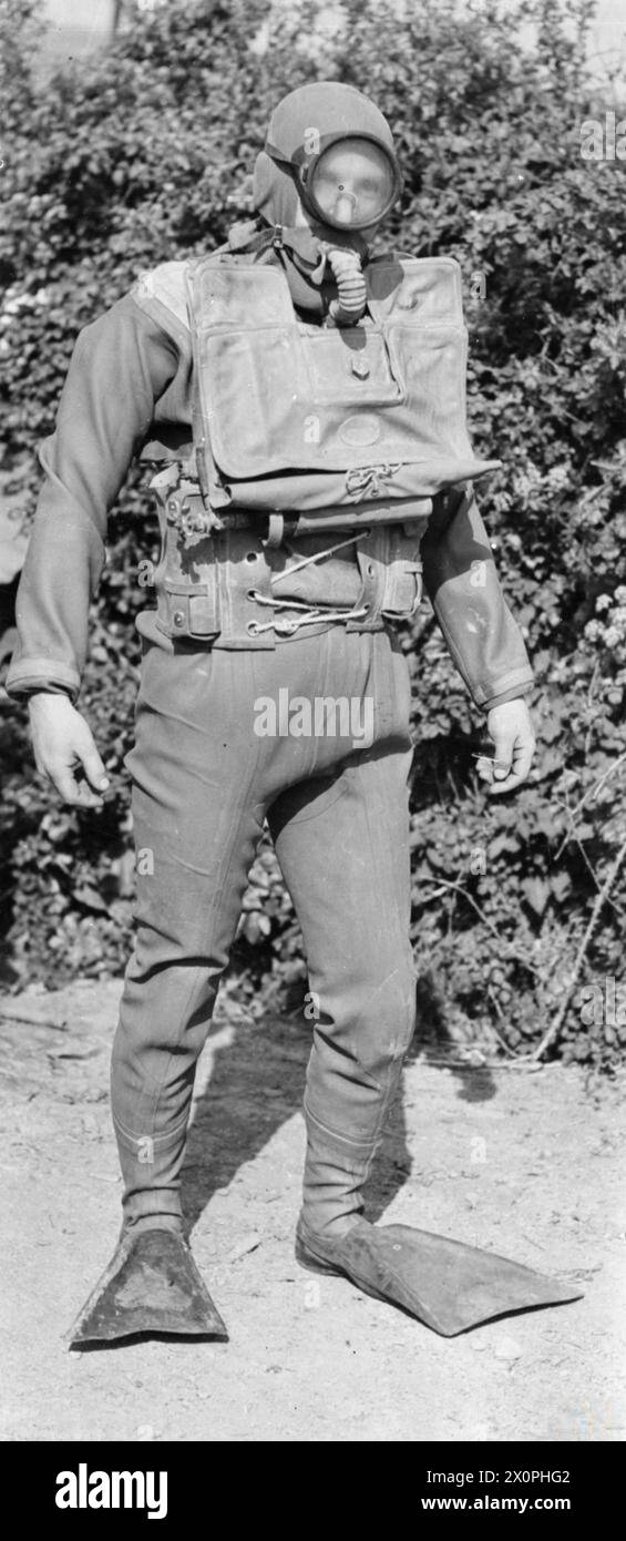 THE ROYAL NAVY DURING THE SECOND WORLD WAR - A British navy frogman ...