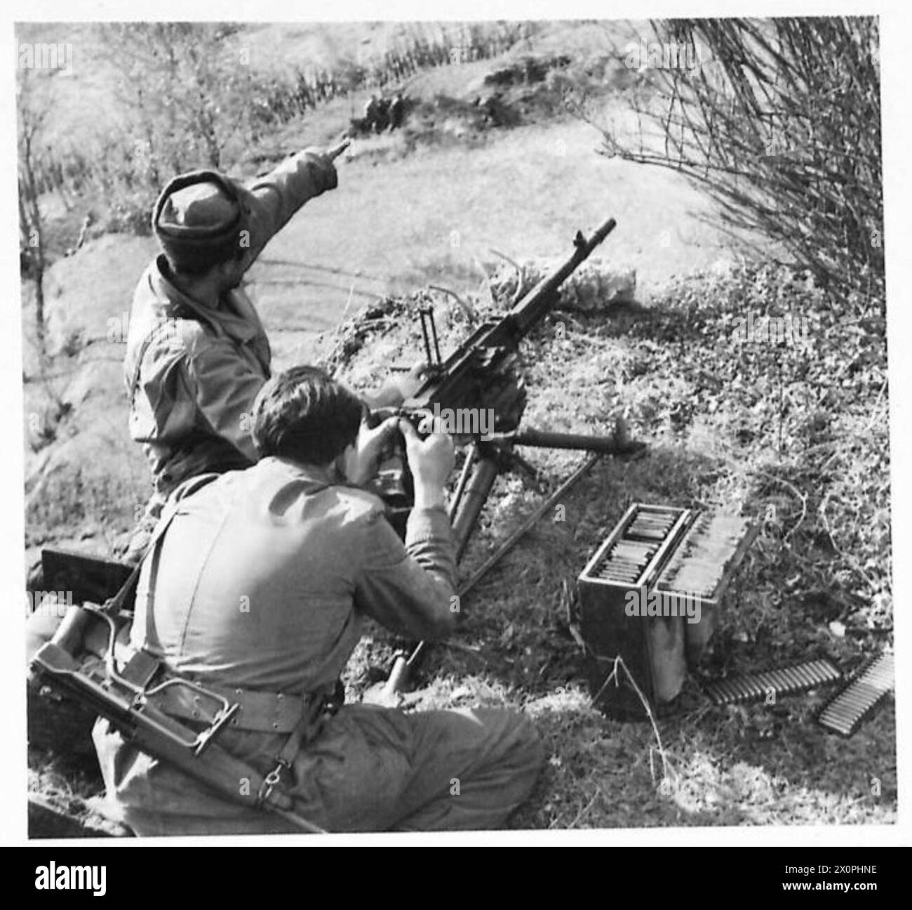FIFTH ARMY : ITALIAN PARTISANS - Italian heavy machine gun opens up on ...