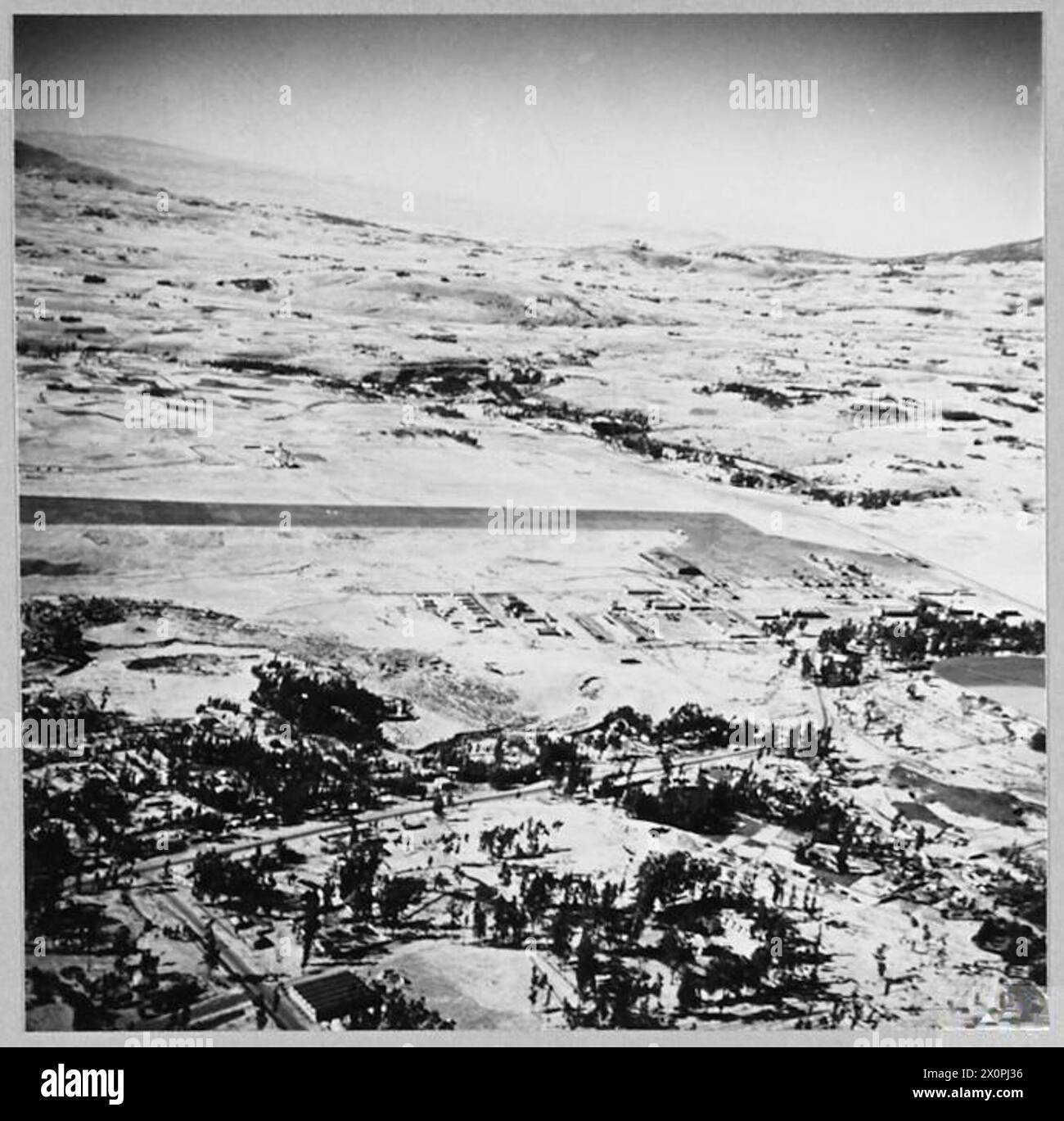 BRITISH OVERSEAS AIRWAYS AT WAR - For story see CH.14892 Picture ...