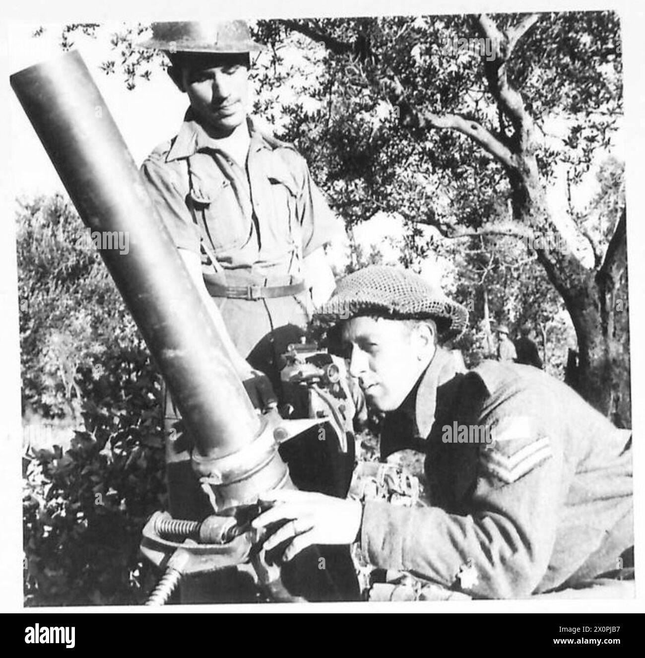 ITALY : EIGHTH ARMY - Laying the 4.2 inch Mortar. Left to right:- Pte ...