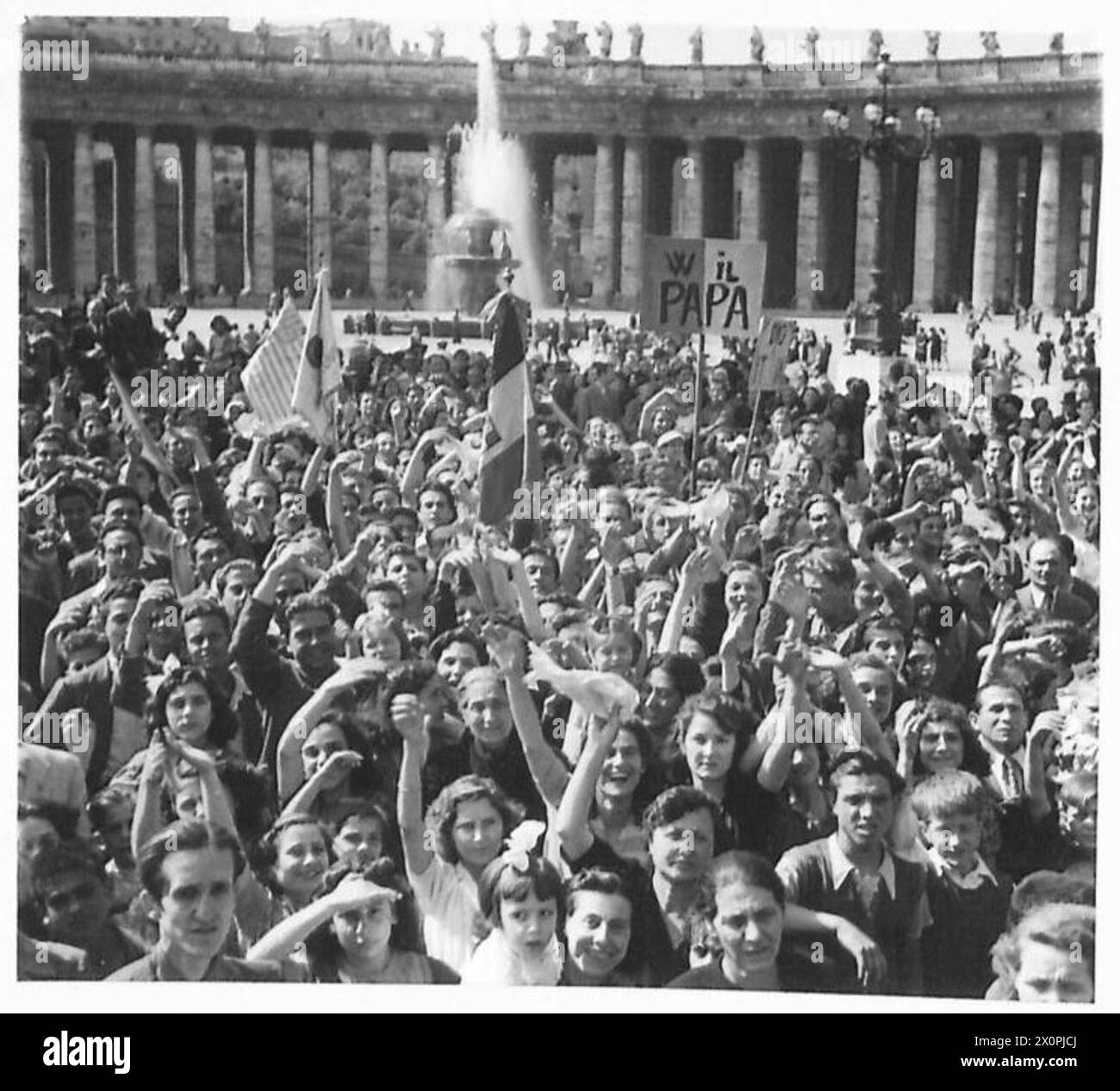 ITALY : SCENES AS ROME SURRENDERS TO THE FIFTH ARMY - The cheering ...