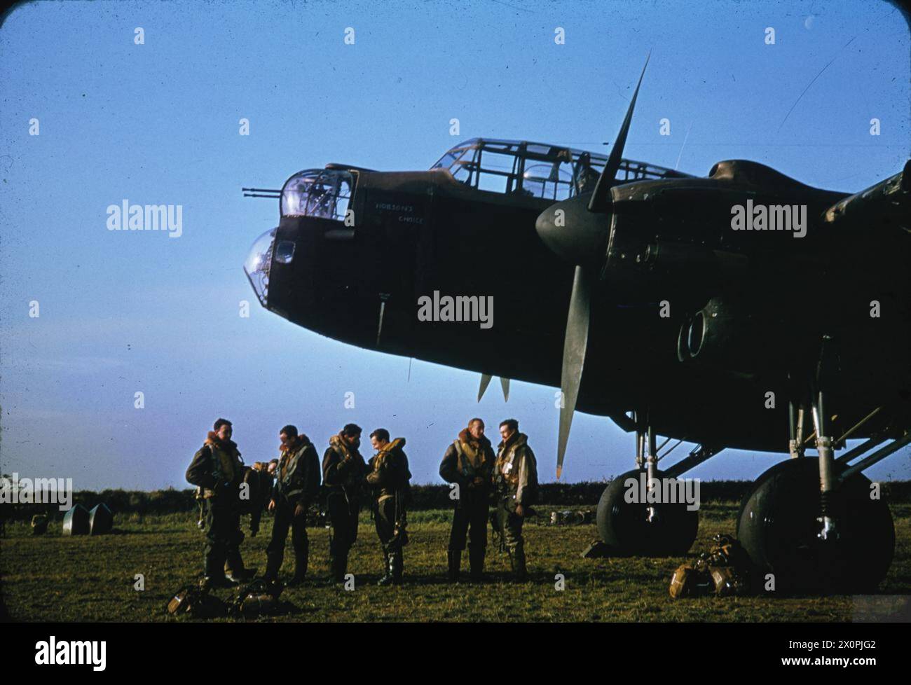 Crew of Avro Manchester Mark I, L7483 'Hobson's Choice' of No.207 ...