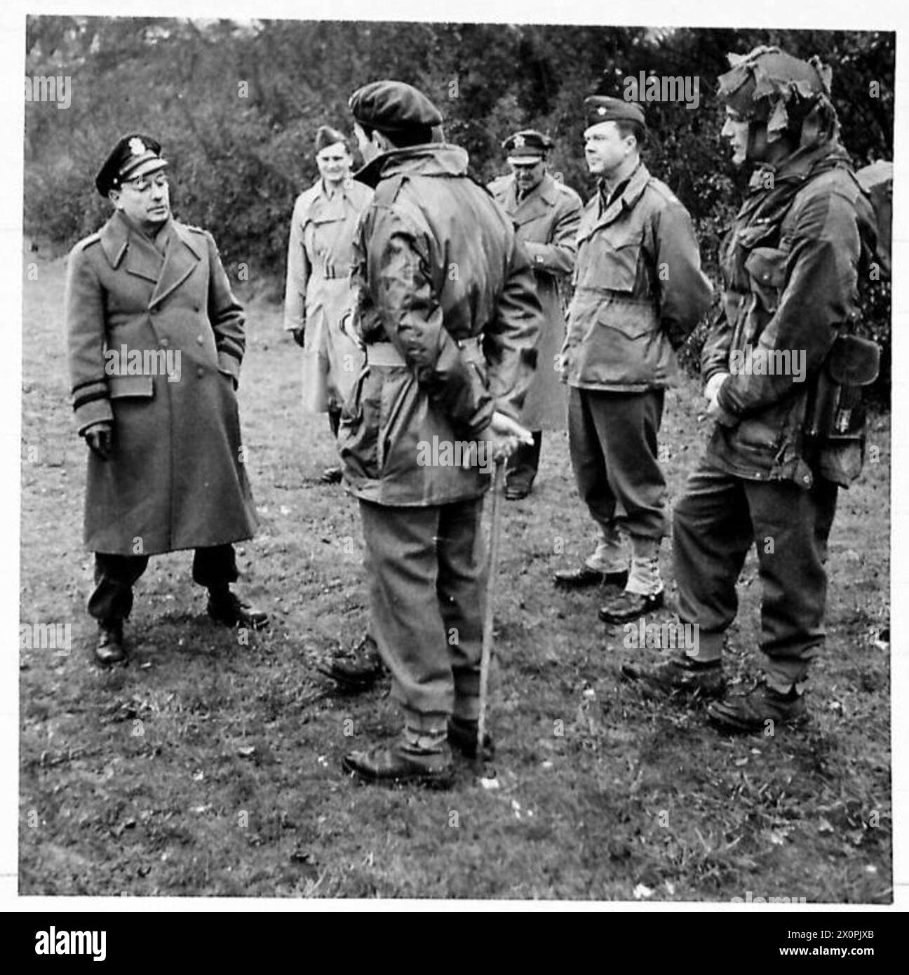 GENERAL BRERETON INSPECTS 6TH AIRBORNE DIVISION [BR] EQUIPMENT ...