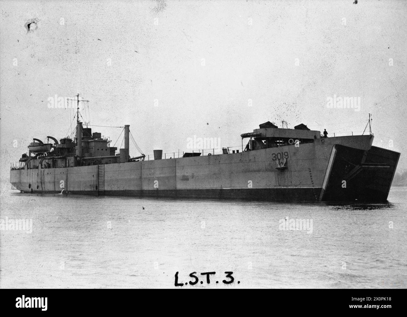 Warship unloading hi-res stock photography and images - Alamy