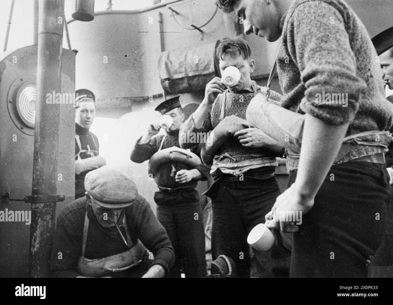 MINESWEEPING. 1940, ON BOARD THE MINESWEEPER, HMT CAYRIAN, SHOWING LIFE ...