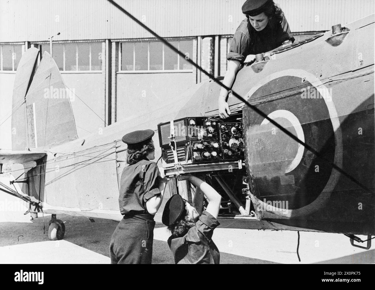 FLEET AIR ARM RADIO MECHANICS. 10 SEPTEMBER 1943, HMS ARIEL, FLEET AIR ...