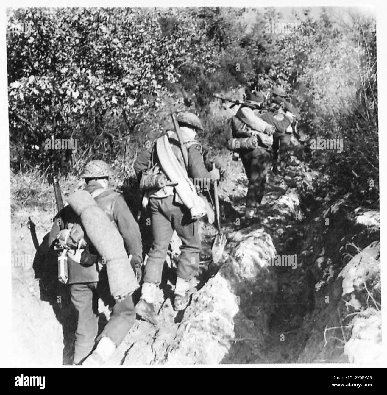 FIFTH ARMY : VARIOUS -THE GUARDS MOVE UP- - The Guardsmen during their ...