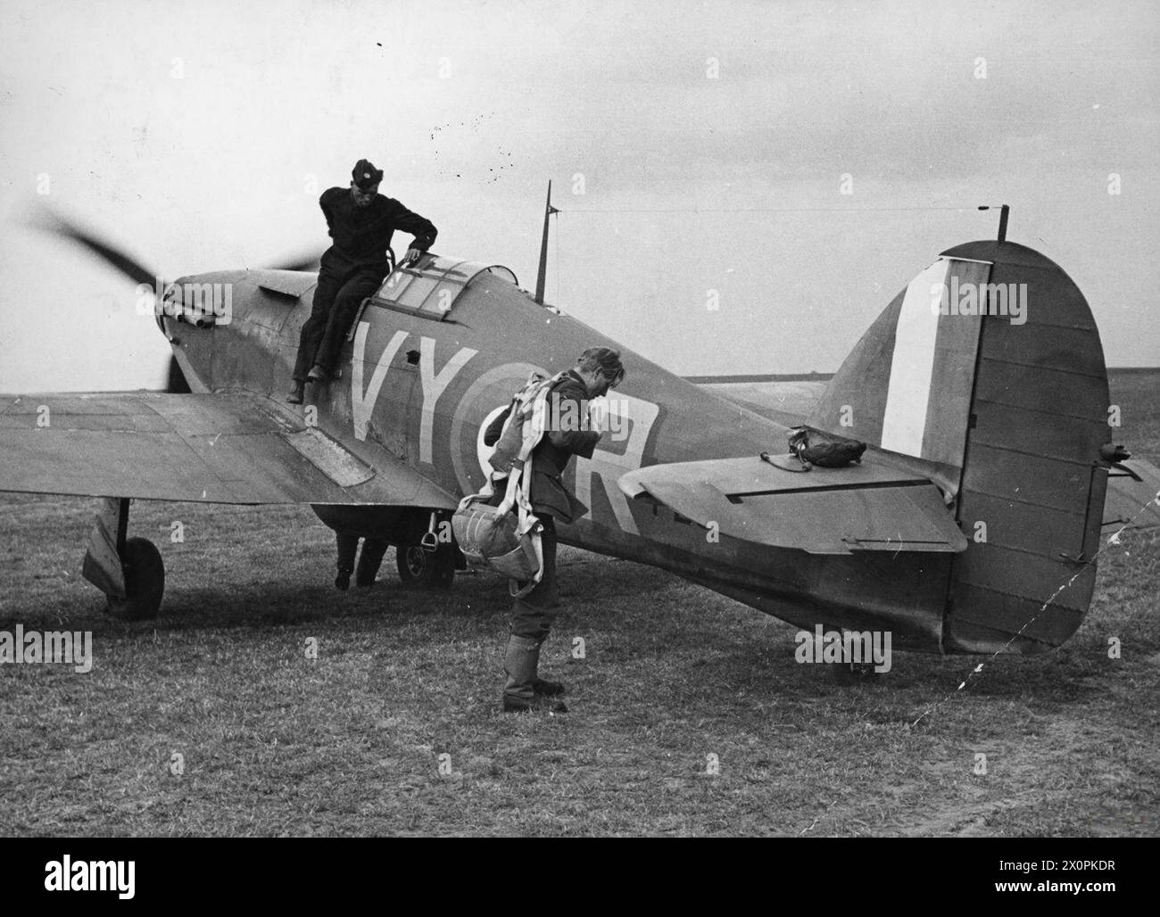 RAF FIGHTER COMMAND 1940 - Pilot Albert G. Lewis of No. 85 Squadron ...