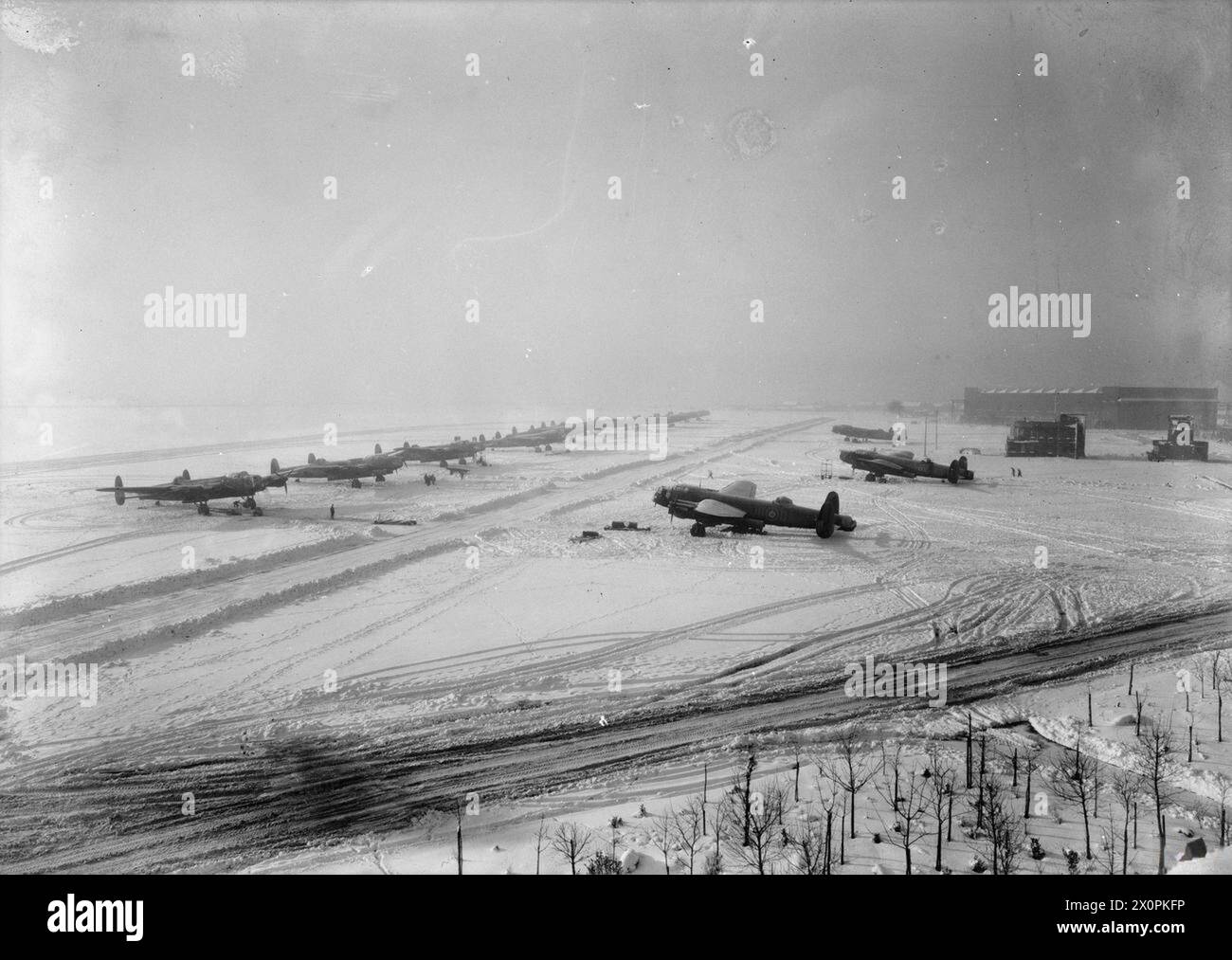 ROYAL AIR FORCE BOMBER COMMAND, 1942-1945. - Avro Lancasters of Nos ...