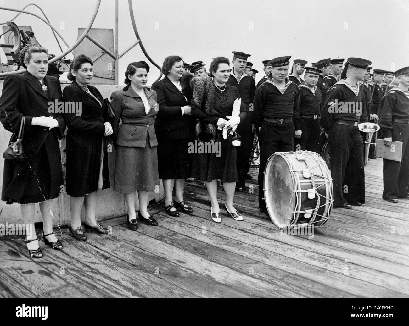 THE BRITISH NAVY'S GIFT TO RUSSIA. 29 TO 31 MAY 1944, ROSYTH. THE ...