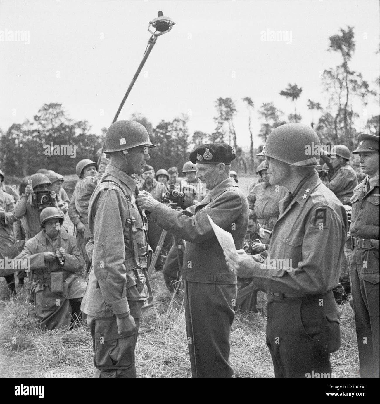Major-General Maxwell Taylor, Commander of the 101st US Airborne ...