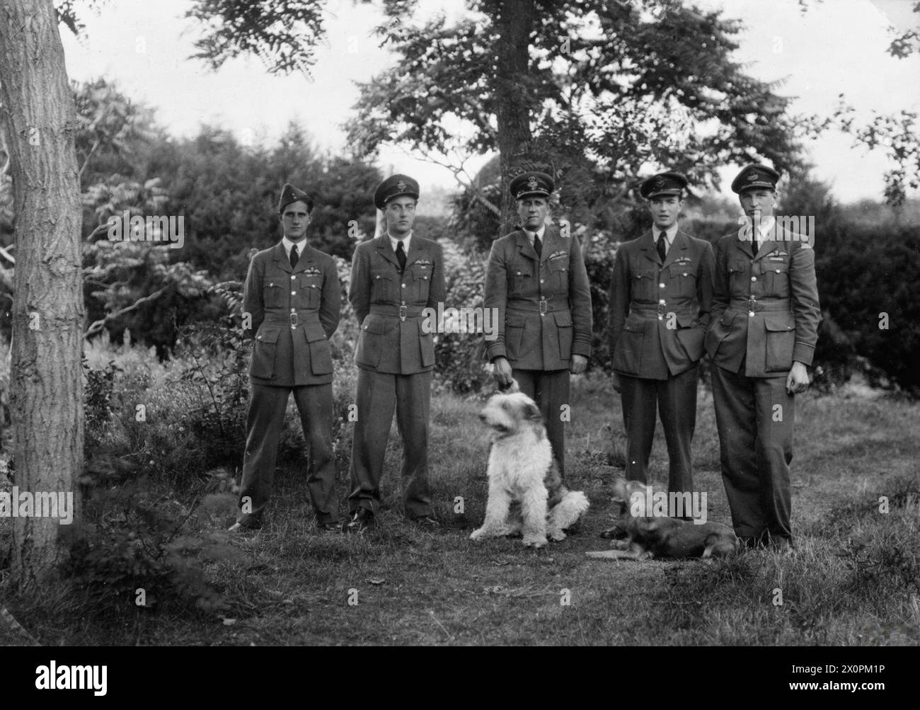 Pilots of No. 161 (Special Duties) Squadron RAF stand in the garden of ...
