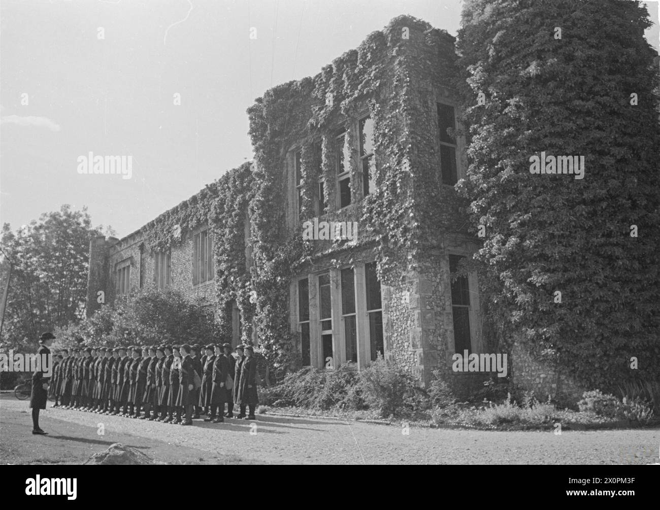 WRNS TRAINING OF WIRELESS TELEGRAPHISTS AT W/T NAVAL ESTABLISHMENT ...