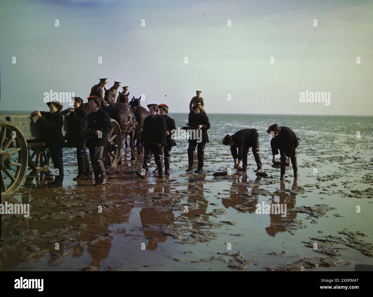 WOMEN AT WAR 1939 - 1945 - Auxiliary Territorial Service: ATS girls at ...