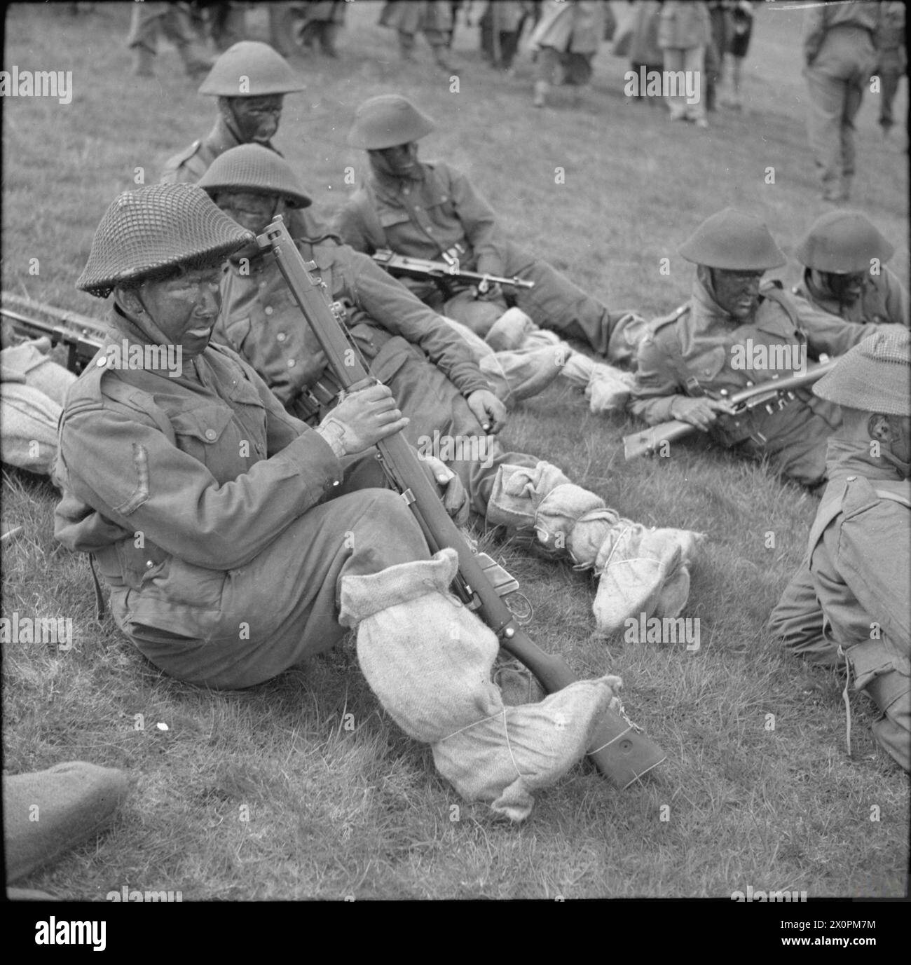 Young soldiers of 1st Battalion, The Highland Regiment, with ...
