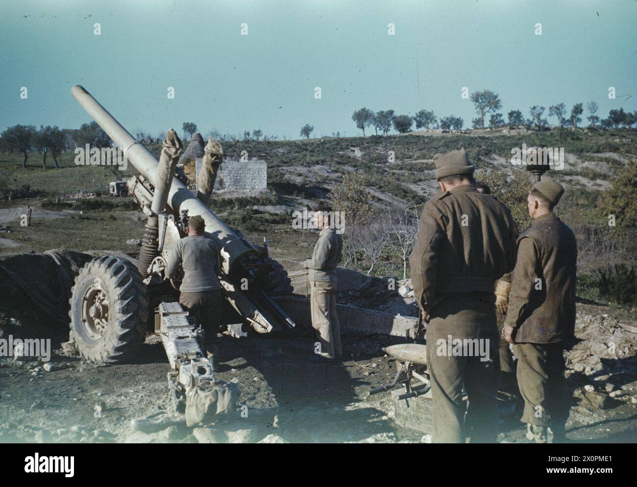 A 5.5 INCH GUN CREW ON THE ITALIAN FRONT, 10 JANUARY 1944 - The crew of ...