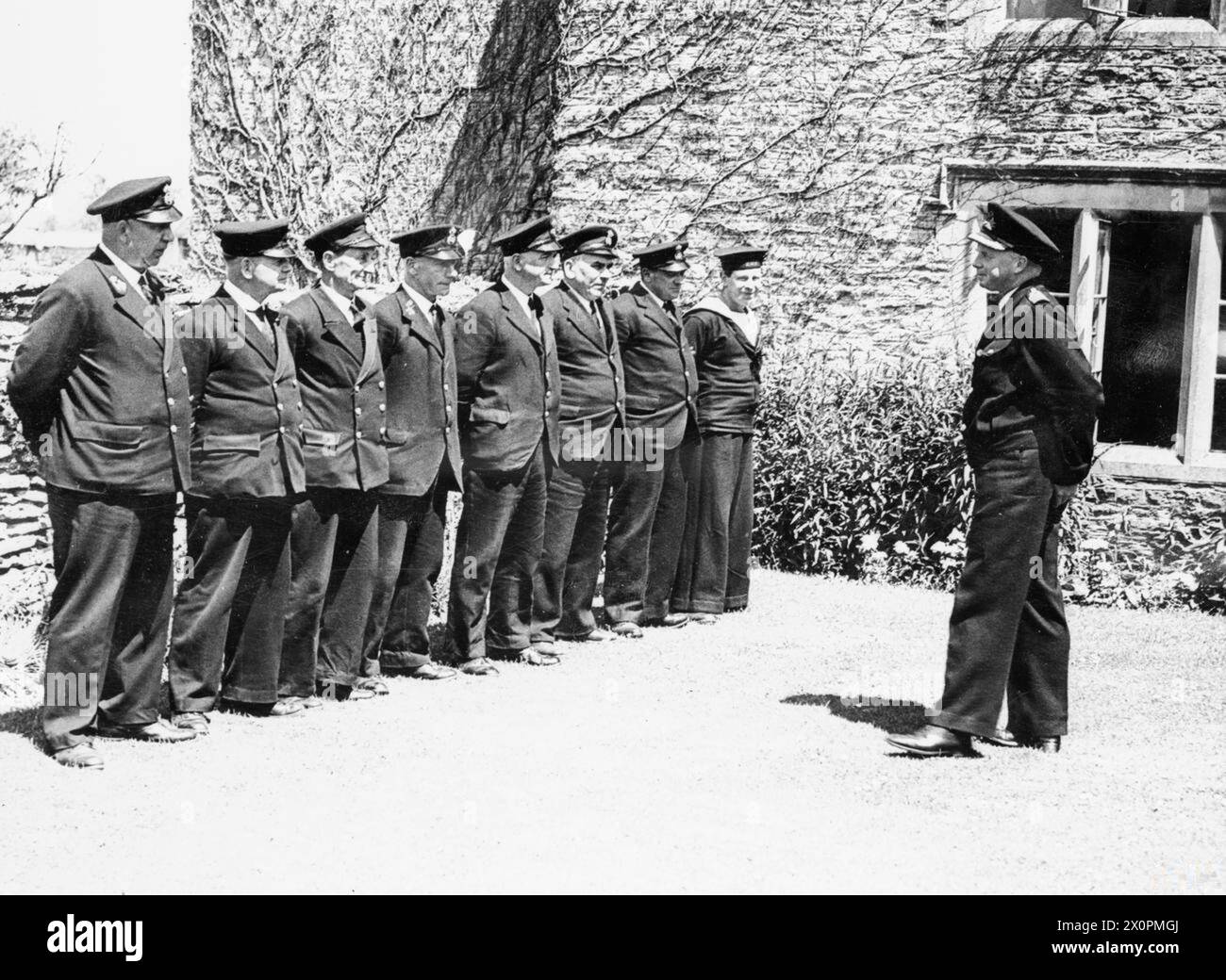 Captain A.A. Murray RN addresses Chief Petty Officers, Petty Officers ...