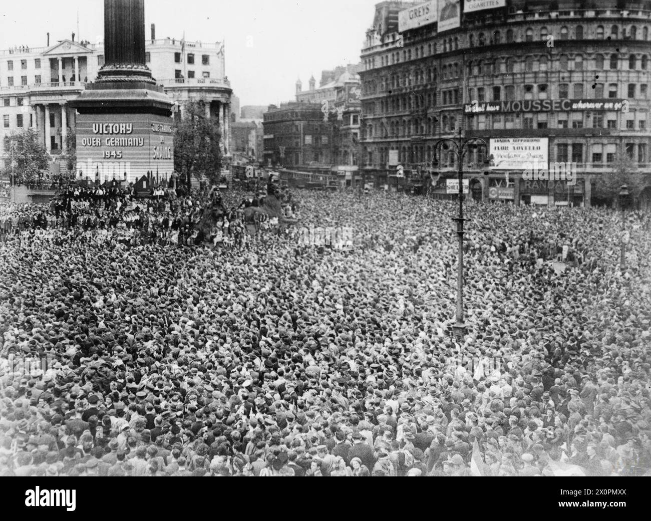 Ve day 1945 london hi-res stock photography and images - Alamy