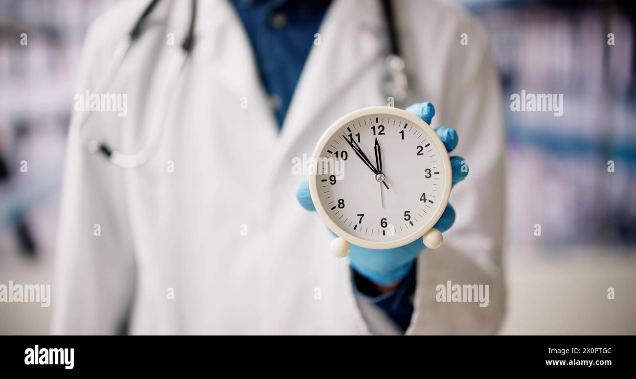 Doctor time hi-res stock photography and images - Alamy