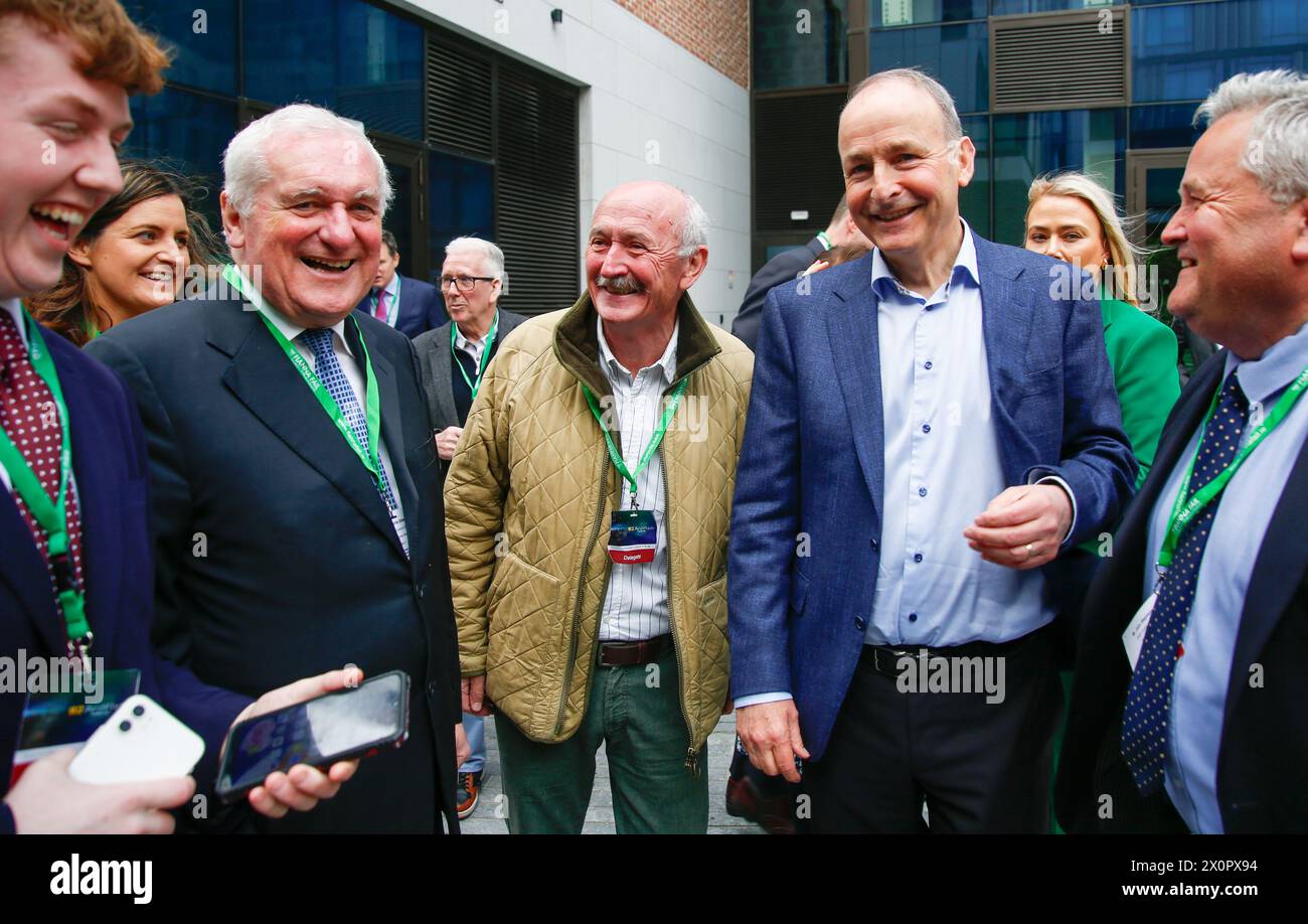 Former Taoiseach Bertie Ahern meets and shakes hands with current ...