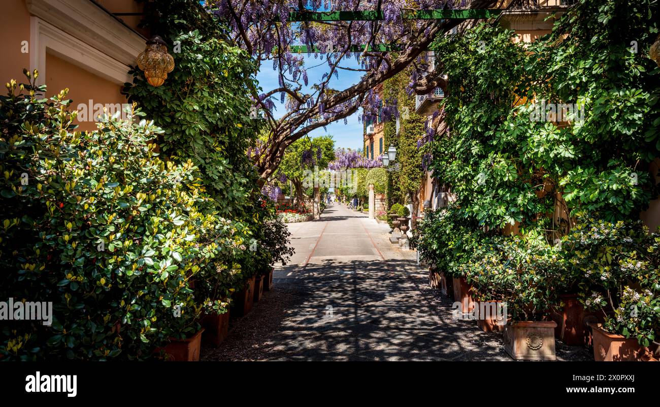 Tranquil garden italy hi-res stock photography and images - Alamy