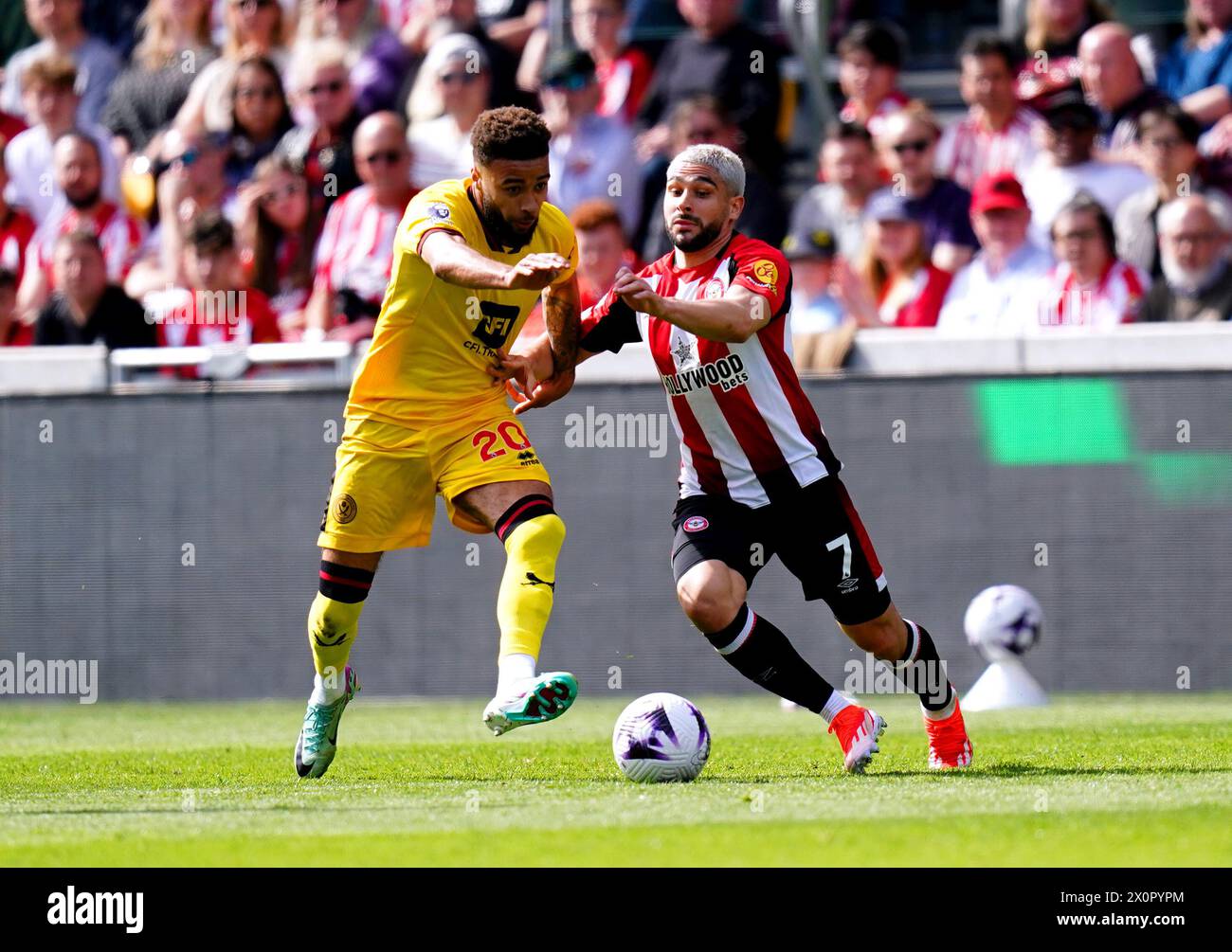 Sheffield United's Jayden Bogle (left) and Brentford's Neal Maupay ...