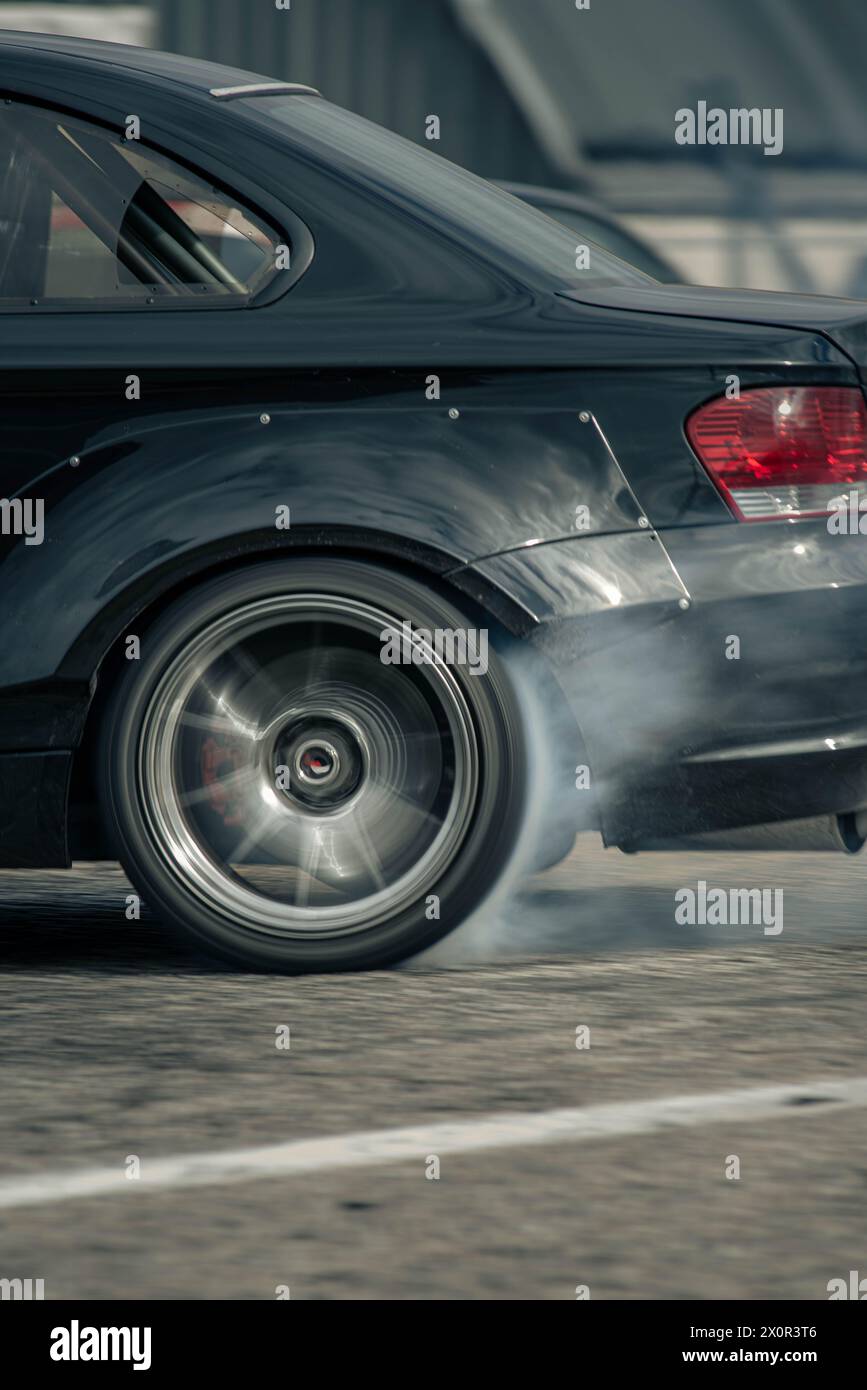 Burnout car hi-res stock photography and images - Alamy
