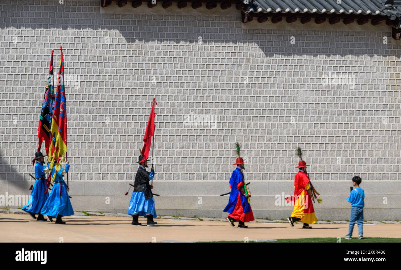 South Korean guardians wearing traditional guard uniforms from the ...