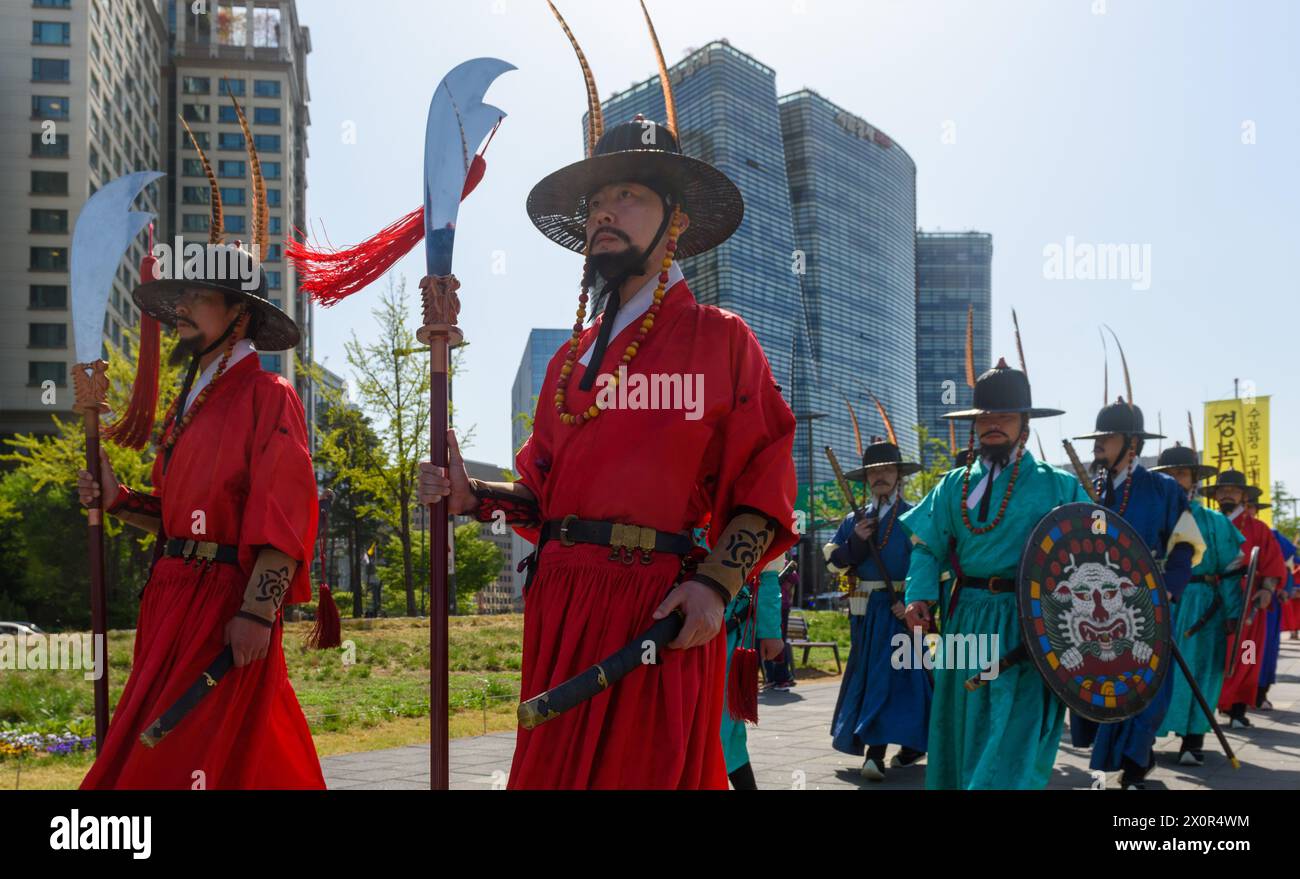 South Korean guardians wearing traditional guard uniforms from the ...