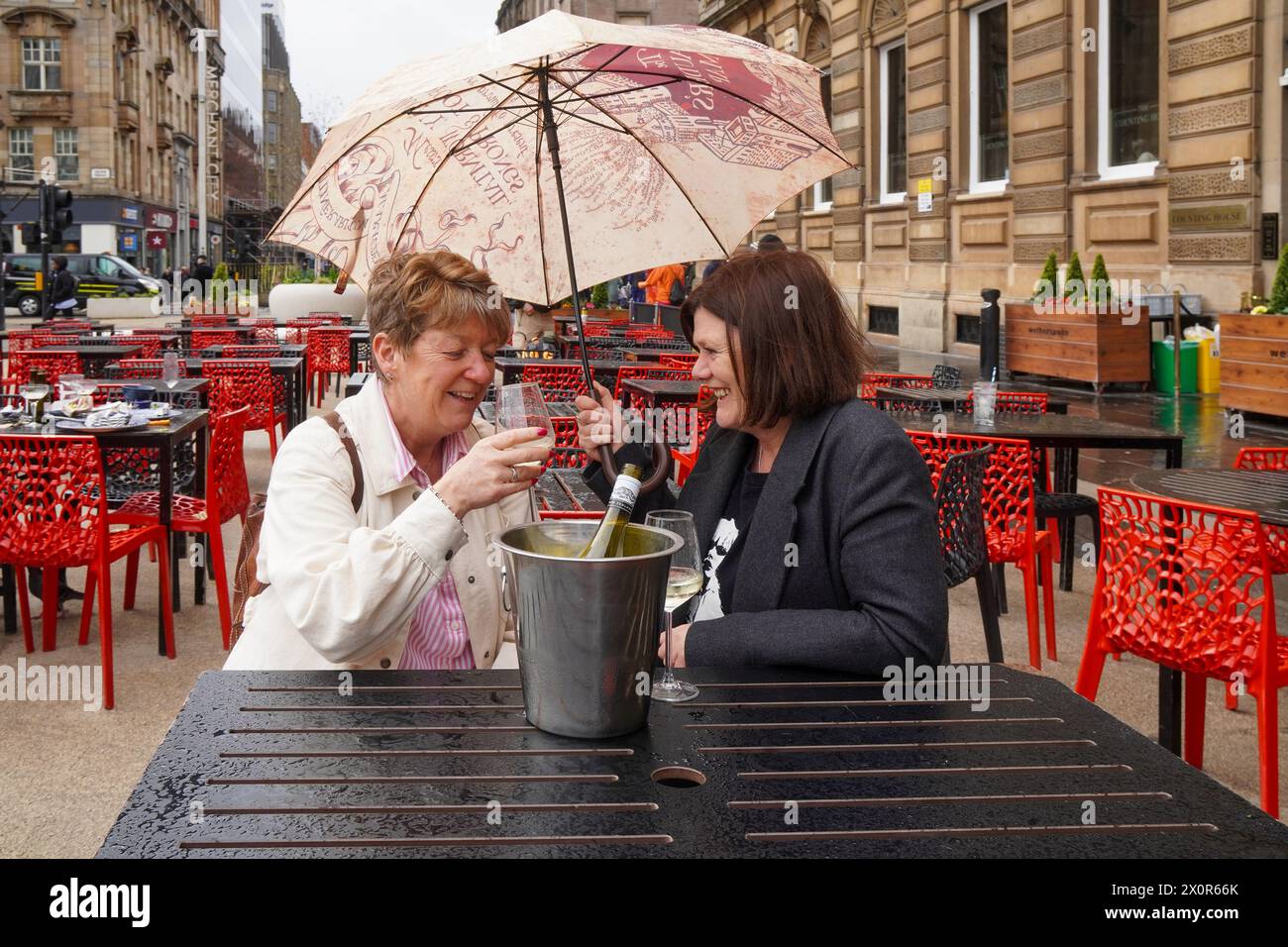 Glasgow, UK. 13th Apr, 2024. Leyanne and Wendy, visiting Glasgow from ...