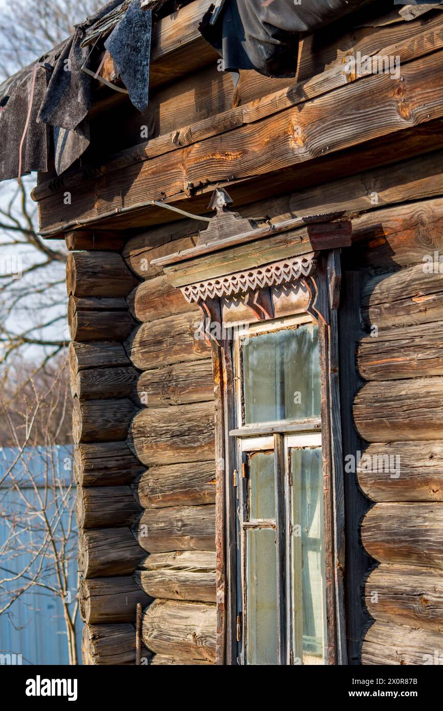 Old russian log hut hi-res stock photography and images - Alamy