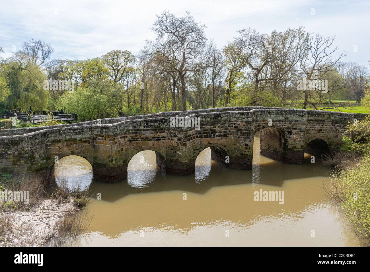 England medieval stone bridge hi-res stock photography and images - Alamy