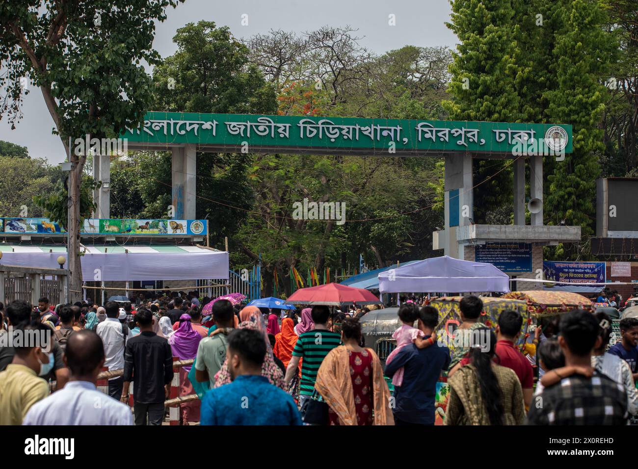 Dhaka, Bangladesh. 12th Apr, 2024. People visit the Bangladesh National ...