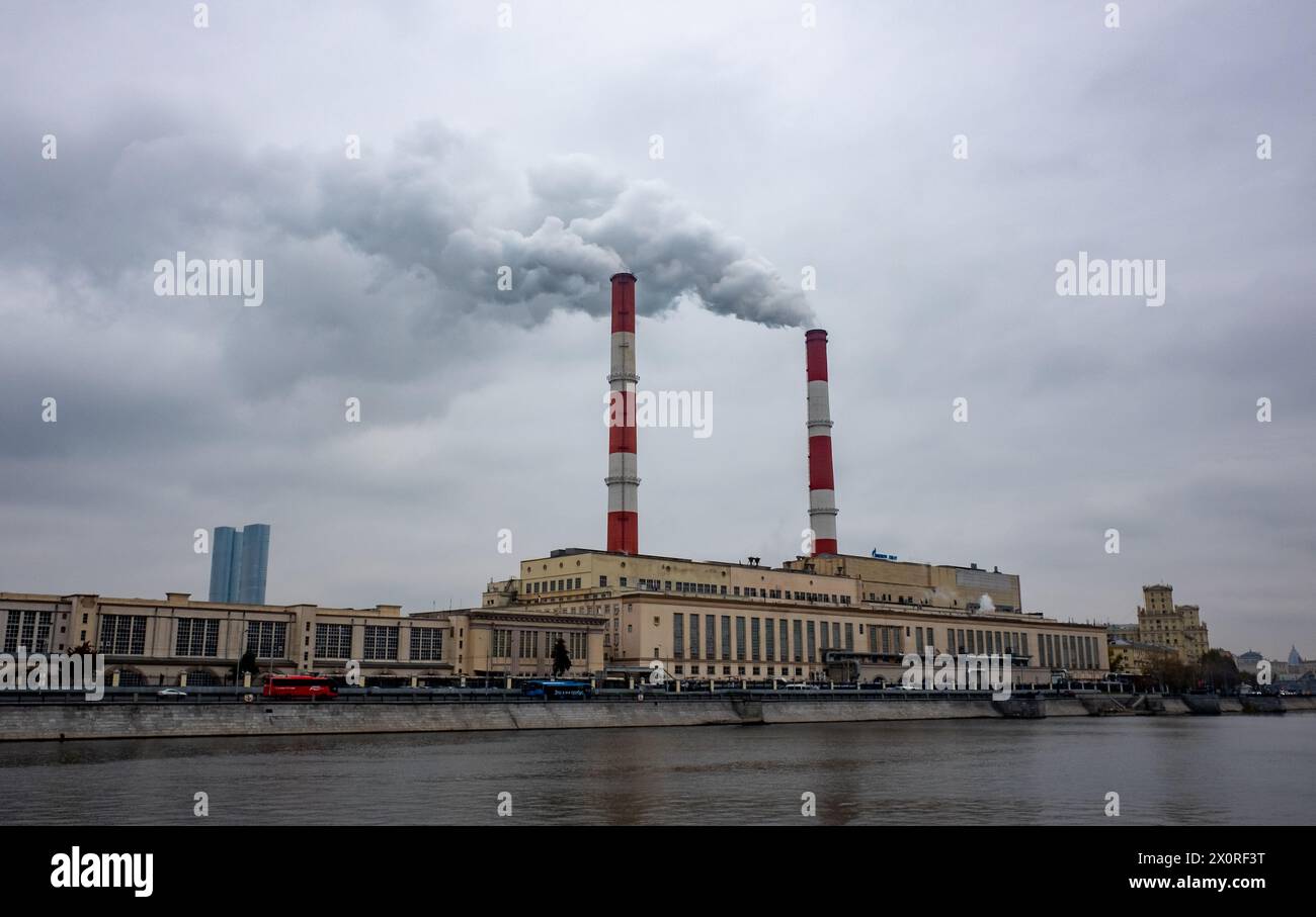 October 22, 2023, Moscow, Russia. Smoke and steam from the pipes of the ...
