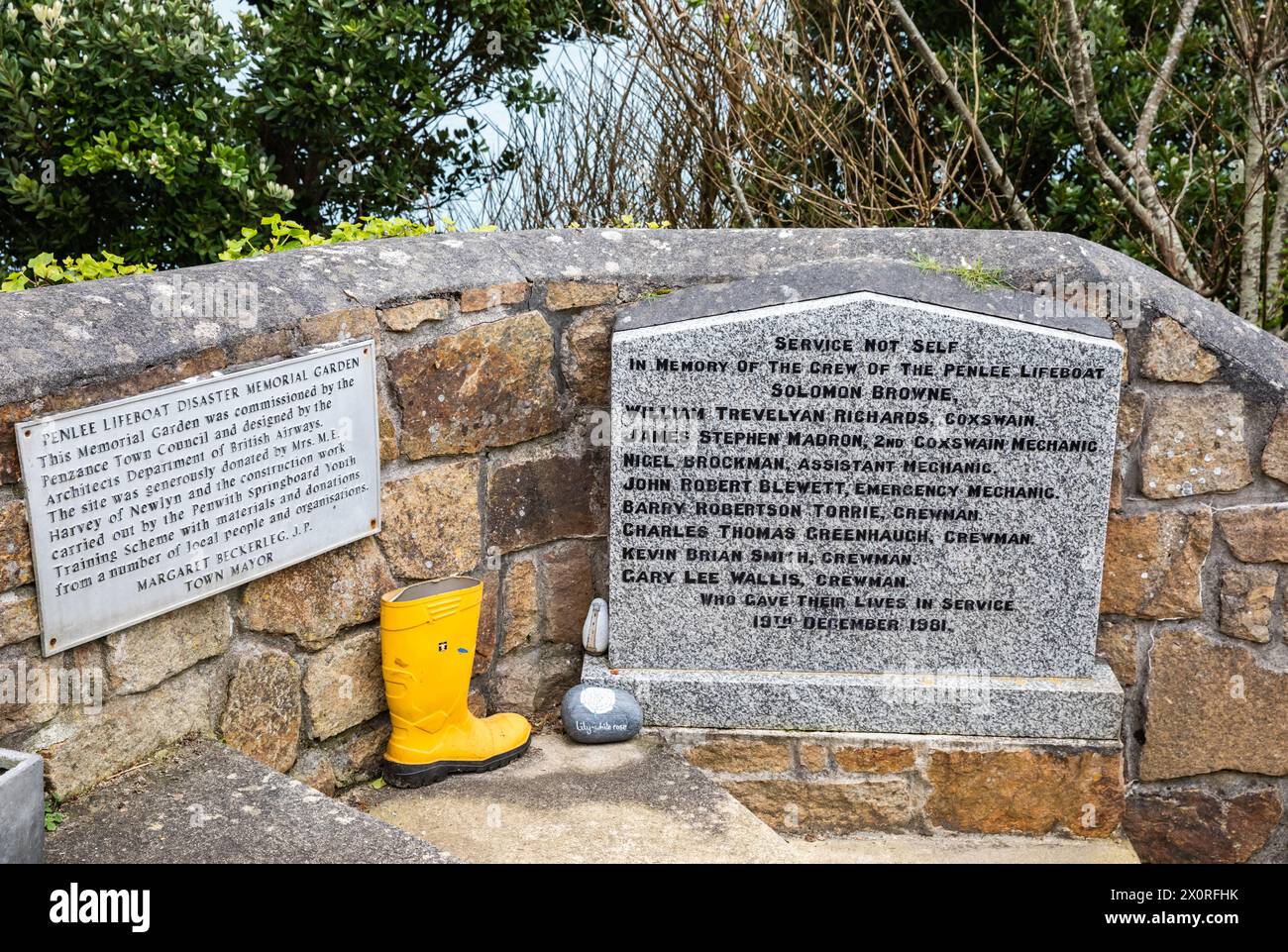 Mousehole, Cornwall, 13th April 2024, Cloudy and overcast in Mousehole ...