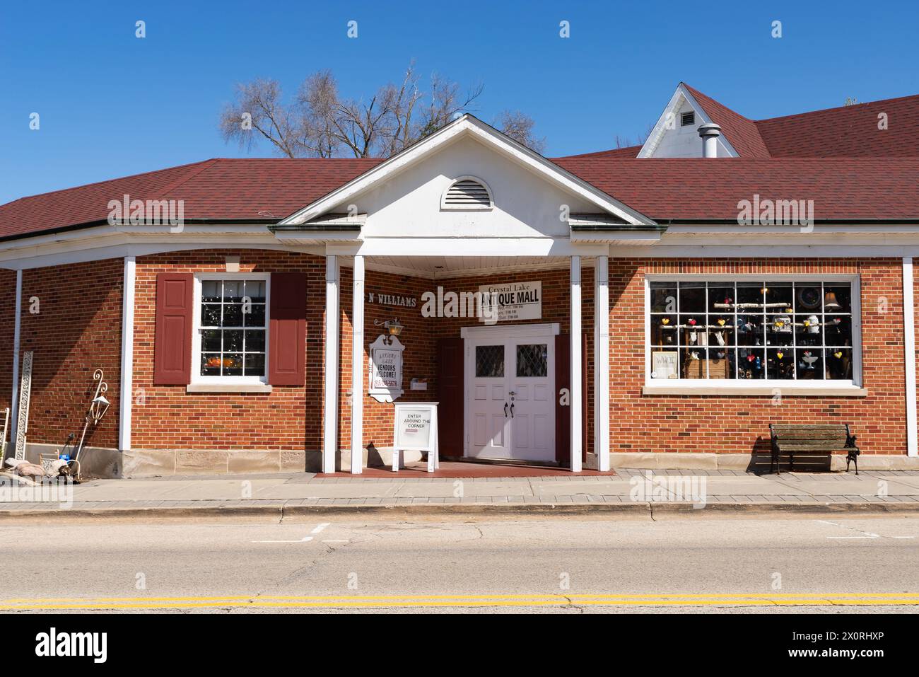 Crystal Lake, Illinois - United States - April 8th, 2024: Downtown ...